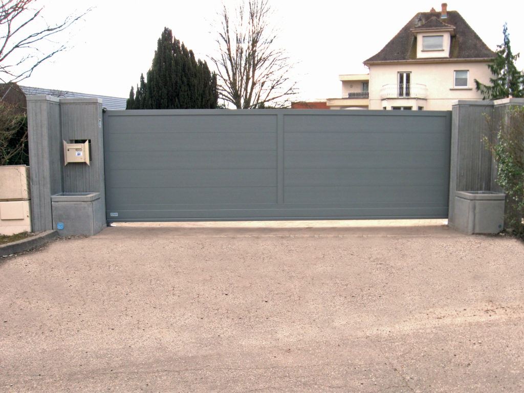 Portail autoporté en aluminium - ULSAS en Alsace - Colmar, Sélestat ...